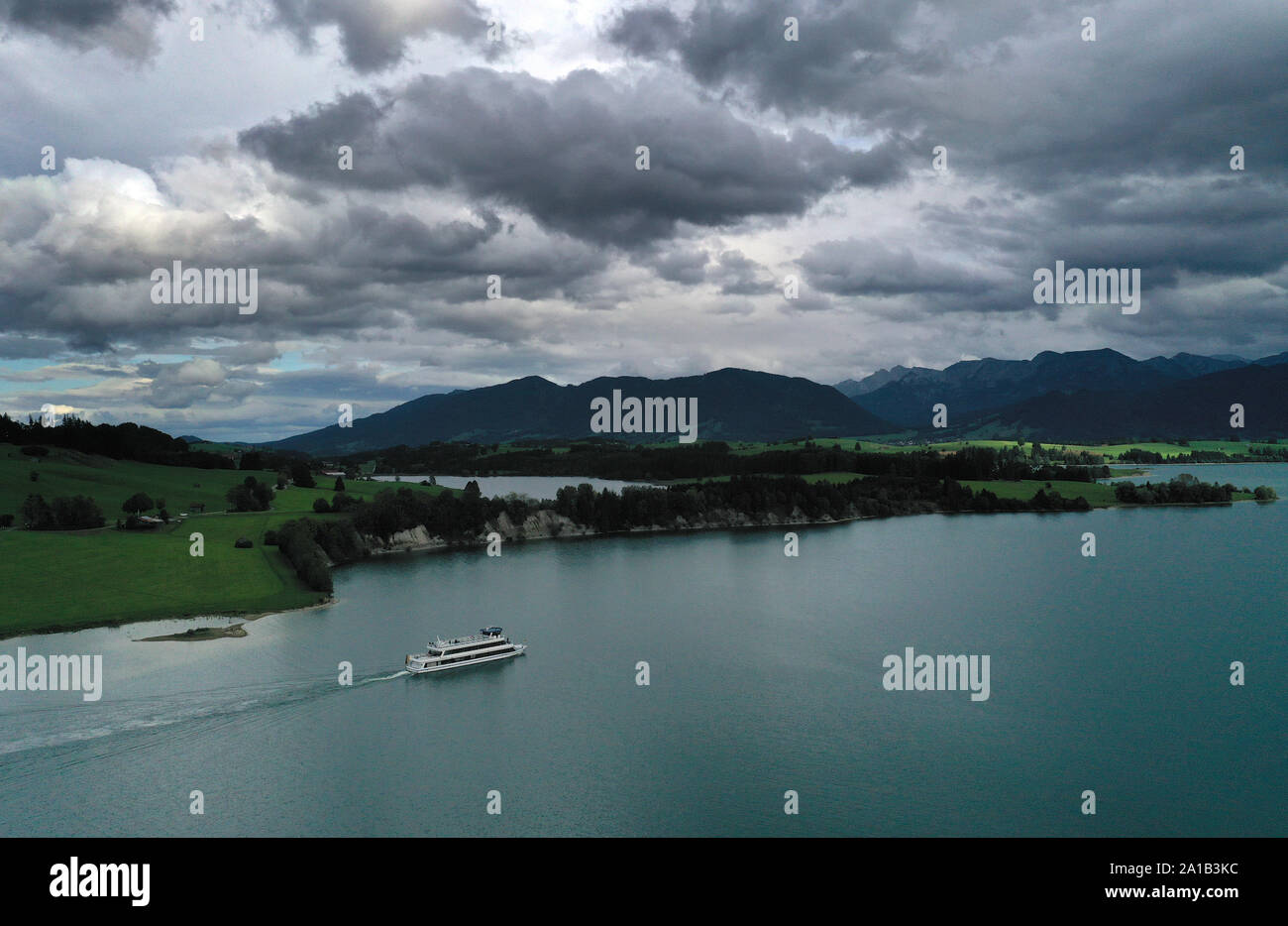 Germany. 25th Sep, 2019. A ship of the Forggenseeschifffahrt travels ...