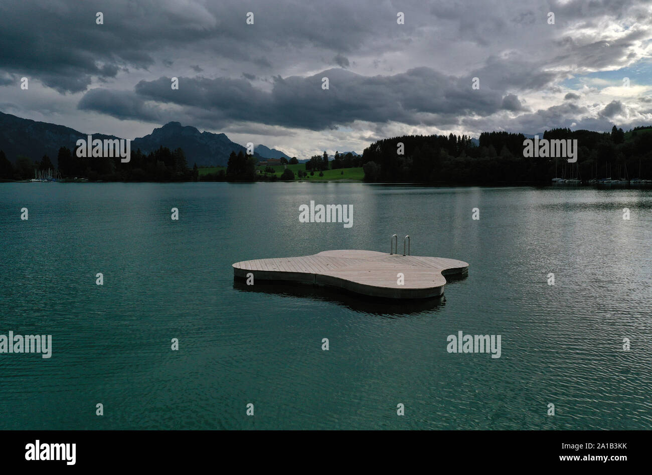 Germany. 25th Sep, 2019. Under dense clouds a deserted bathing platform ...