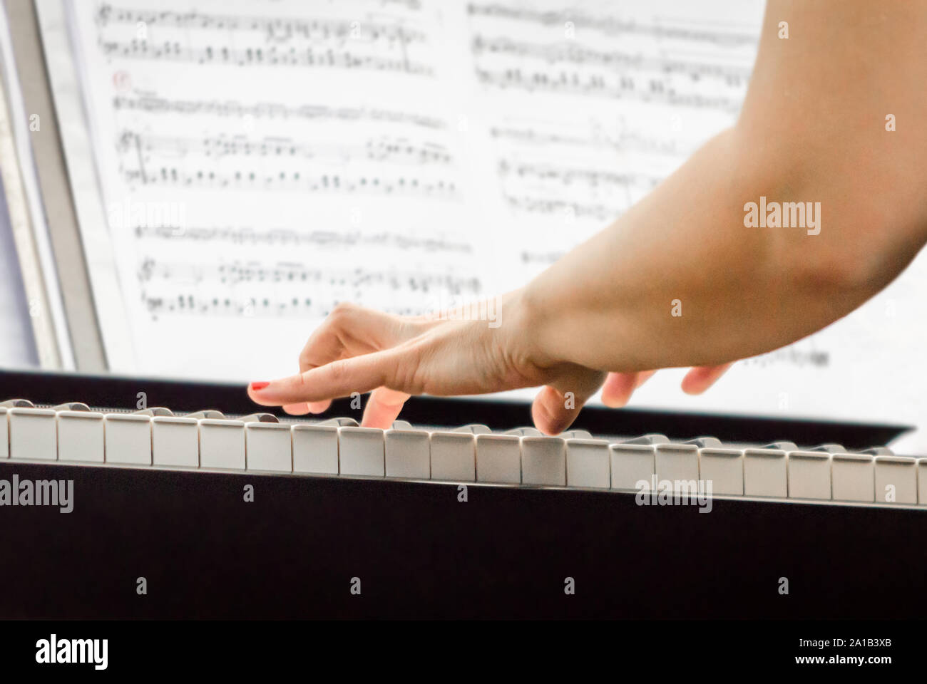 Female hands fingers play piano hi-res stock photography and images - Alamy