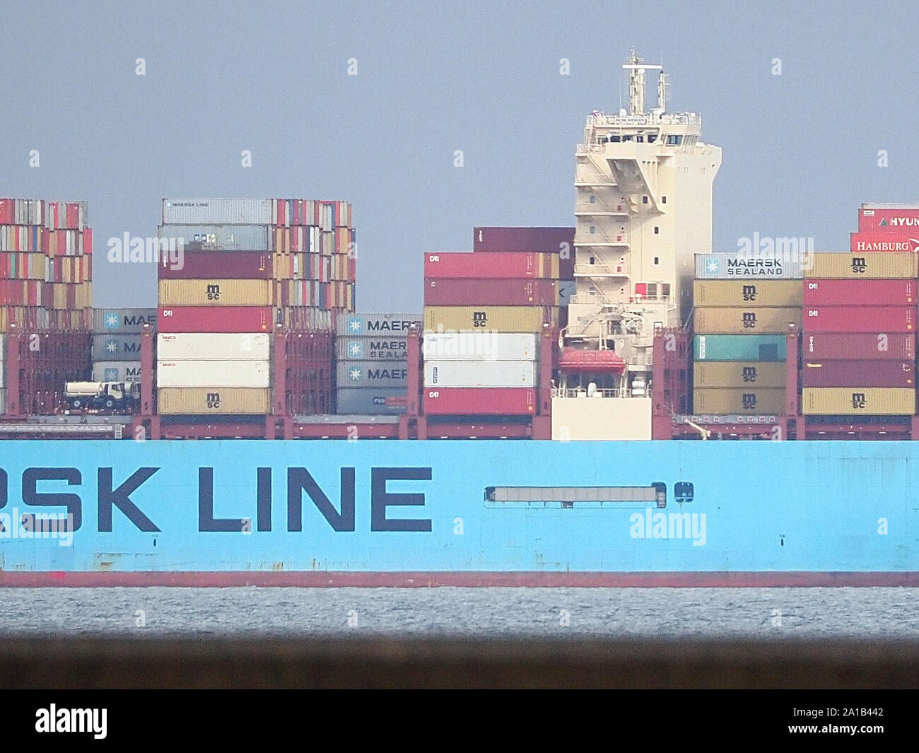 Standardised containers hi-res stock photography and images - Alamy