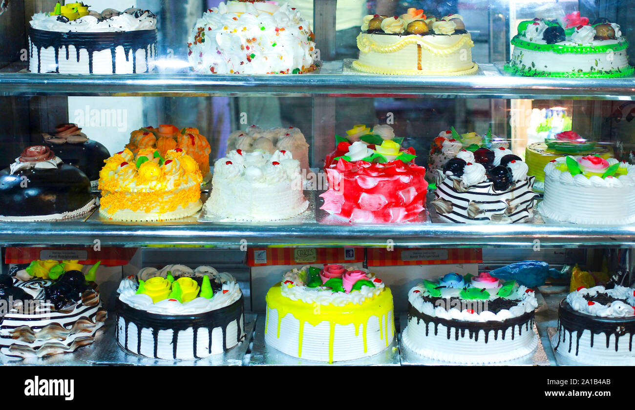 Most Fancy Cake Displays wall paper Stock Photo - Alamy
