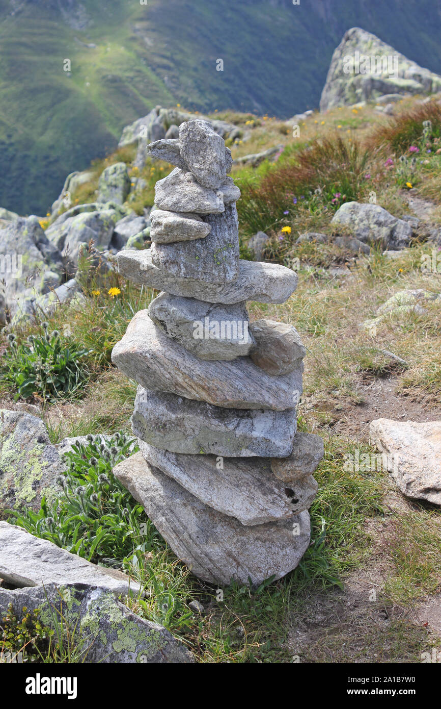 Cairn marking the hiking trail, to the summit Stock Photo - Alamy