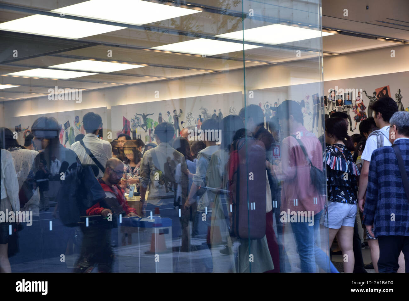 Tokyo queue hi-res stock photography and images - Alamy