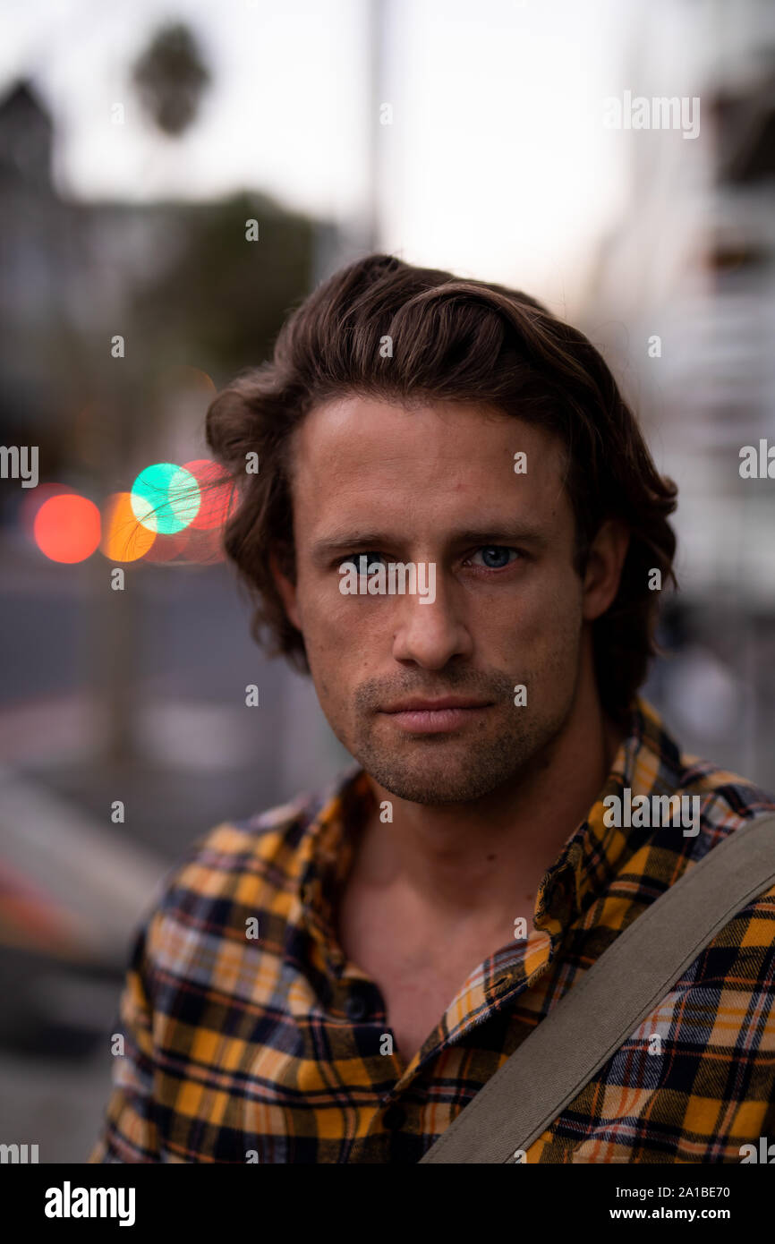 Man in the street hi-res stock photography and images - Alamy