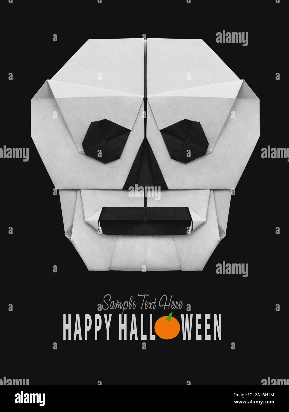 Origami paper skull Stock Photo - Alamy