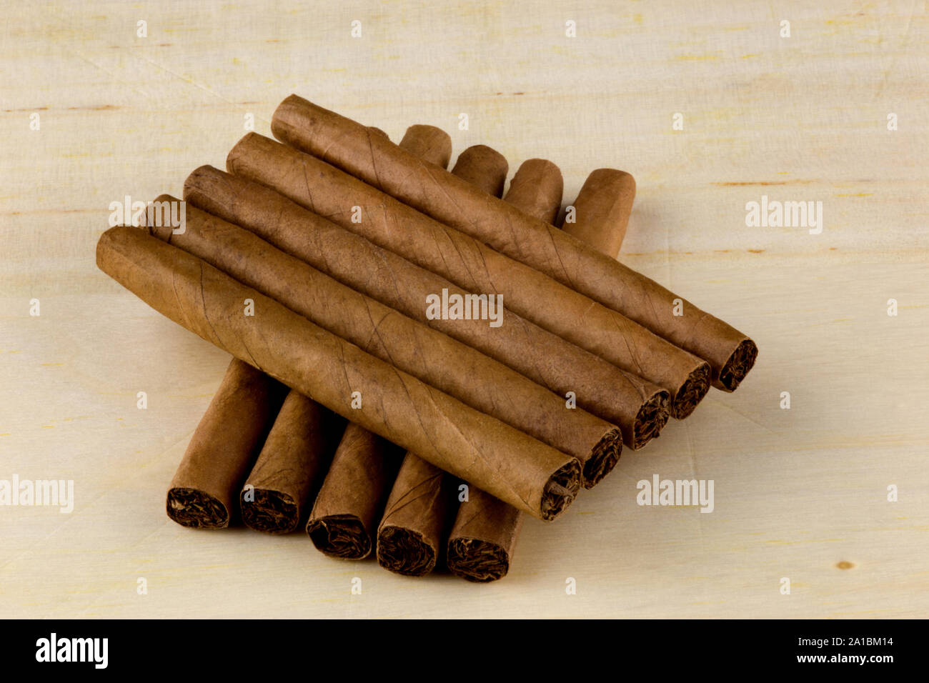 Small cigars hi-res stock photography and images - Alamy