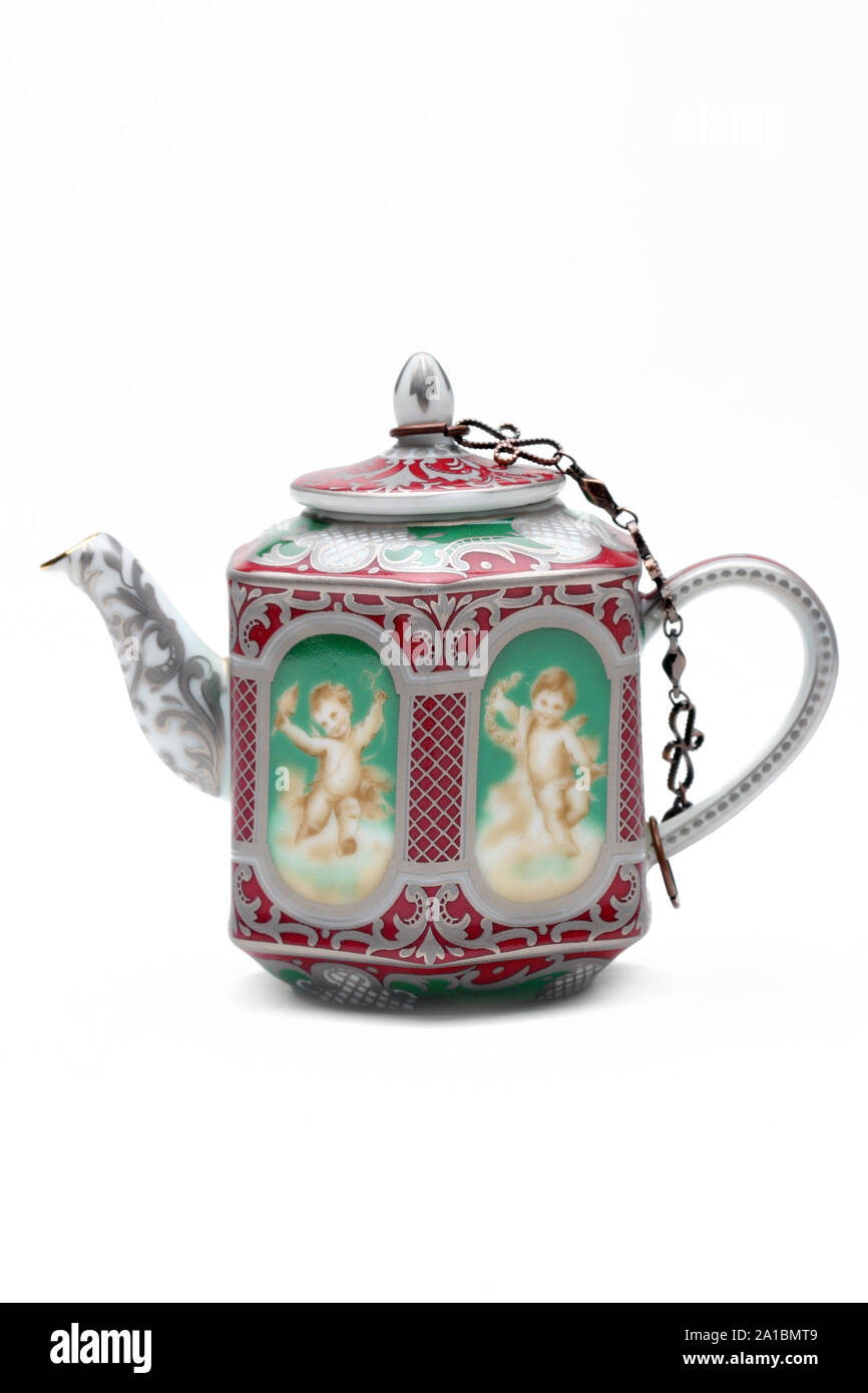 English classic porcelain teapot, isolated on white background Stock ...