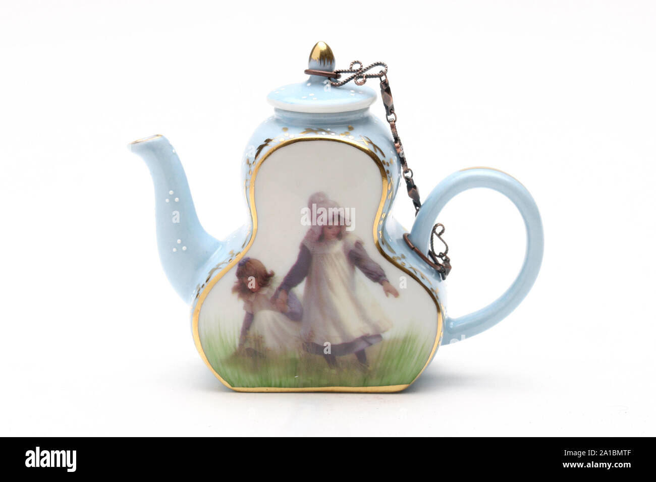 English classic porcelain teapot, isolated on white background Stock ...