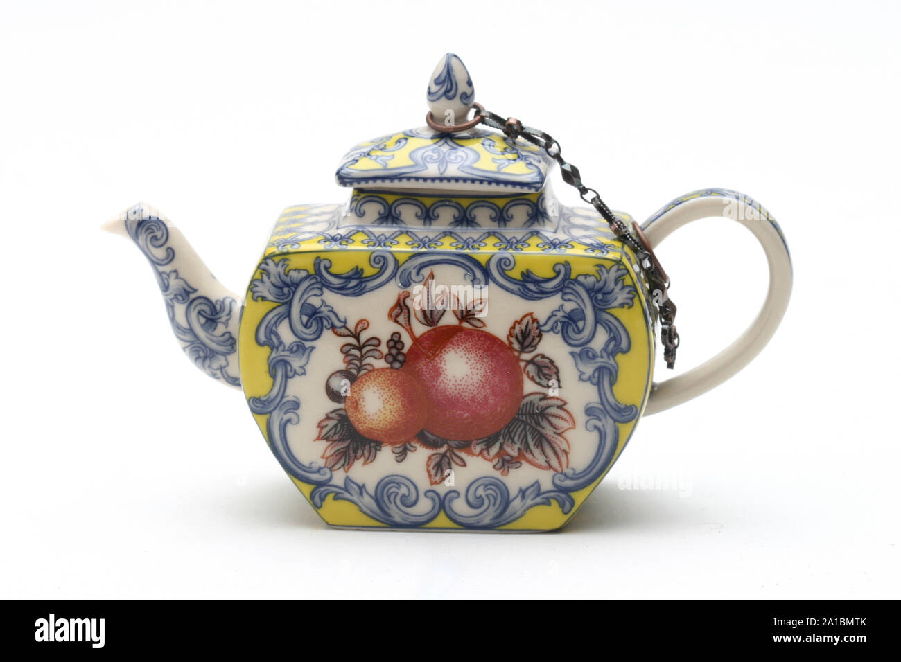 English classic porcelain teapot, isolated on white background Stock ...