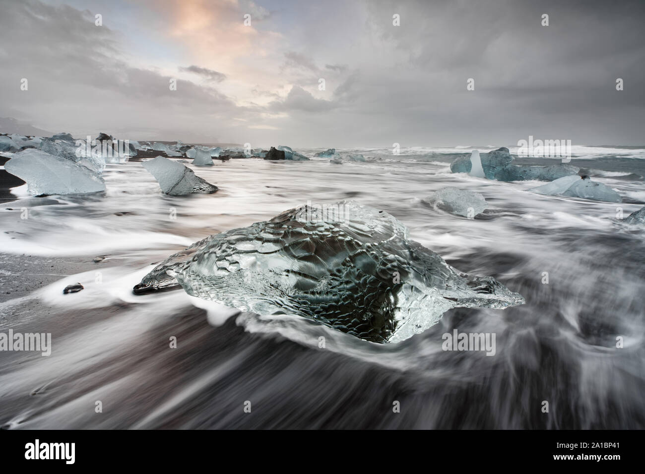 Wave frozen movement hi-res stock photography and images - Alamy