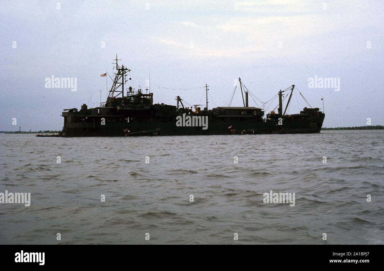 USA Vietnam-Krieg / Vietnam War - LST-1 Class Landing Ship, Tank - LST ...