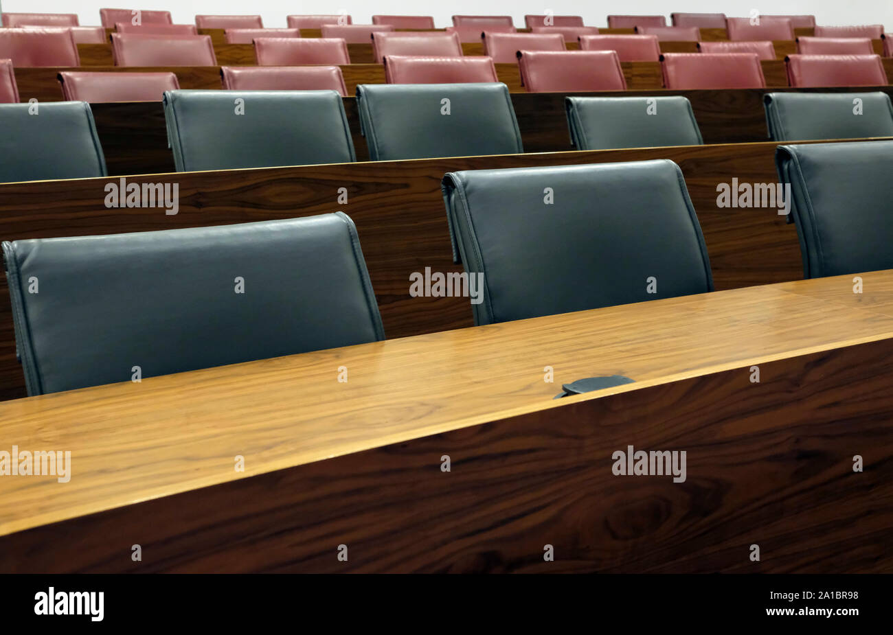 Empty convention center hi-res stock photography and images - Alamy