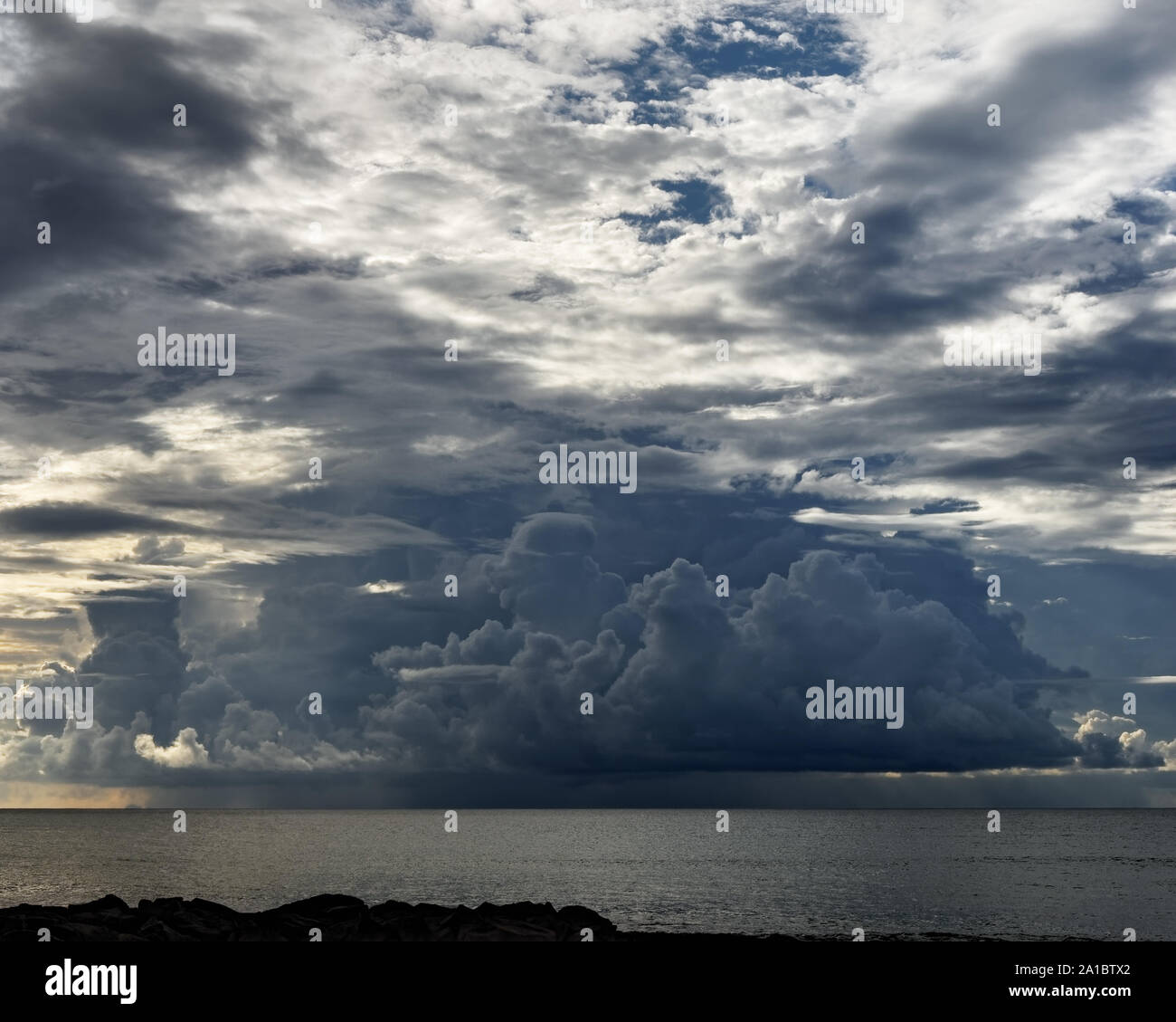 Dark cloud formation hi-res stock photography and images - Alamy