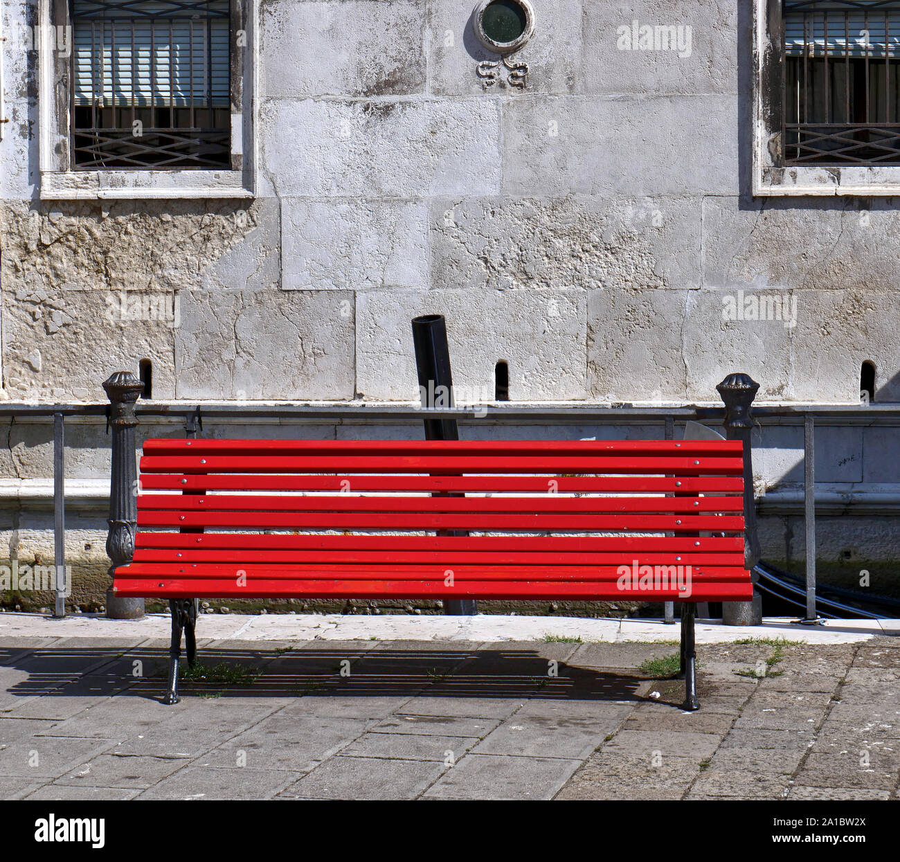 Empty bench italy hi-res stock photography and images - Alamy