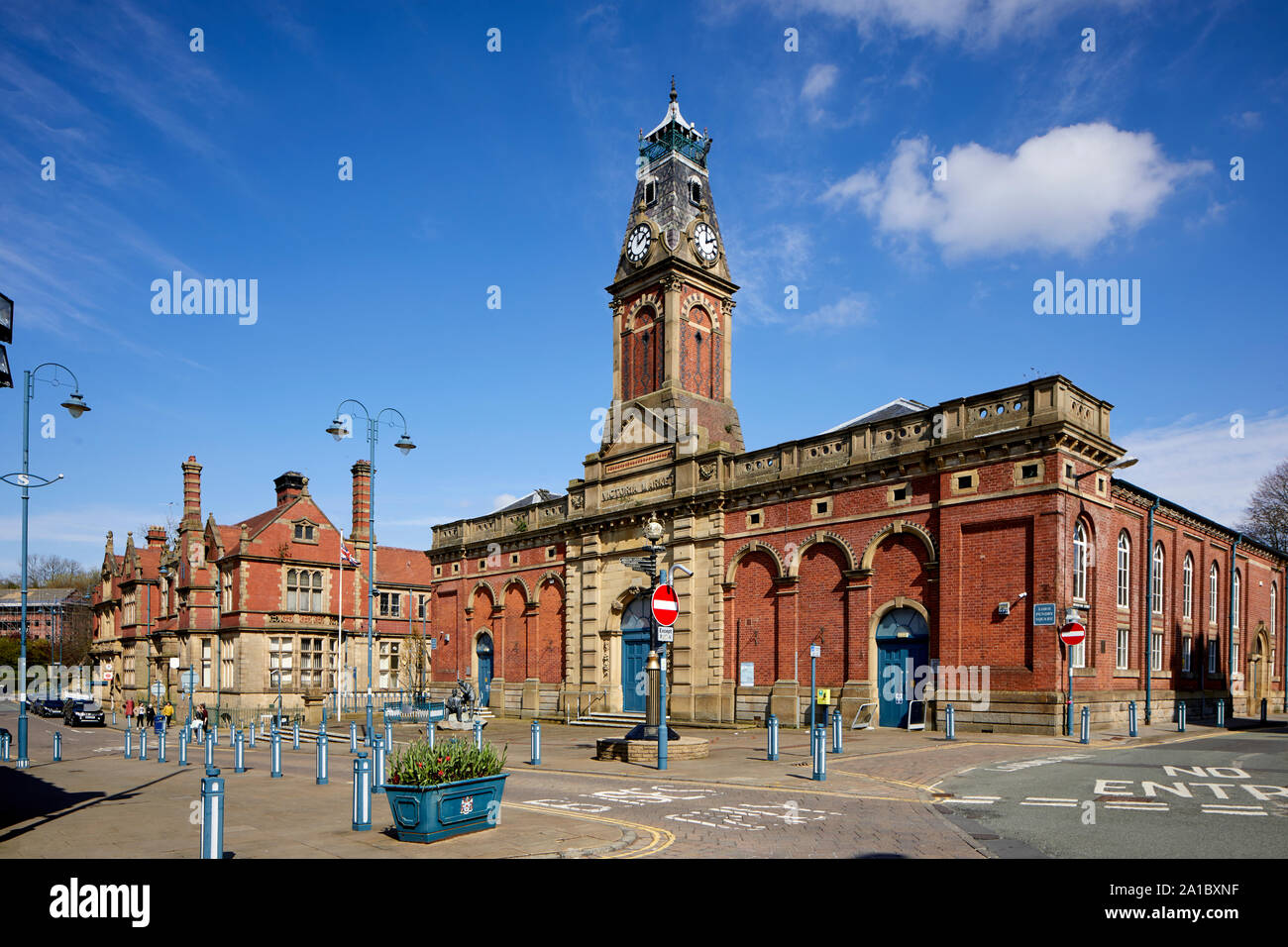 Stalybridge Civic Hall High Resolution Stock Photography and Images - Alamy