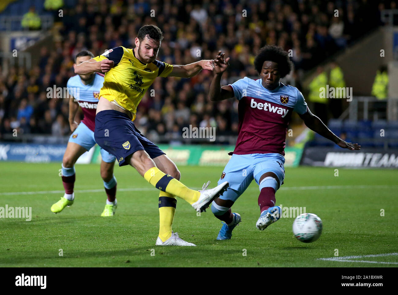 Oxford uniteds elliott moore hi-res stock photography and images - Alamy