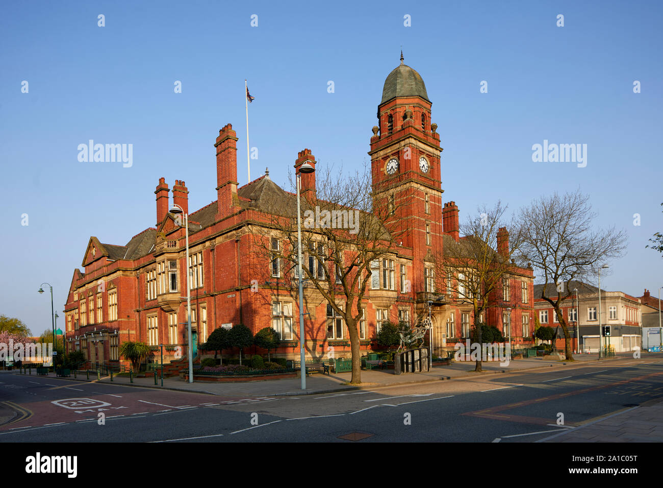 Tameside landmarks, Hyde Town Hall designated Grade II listed ...