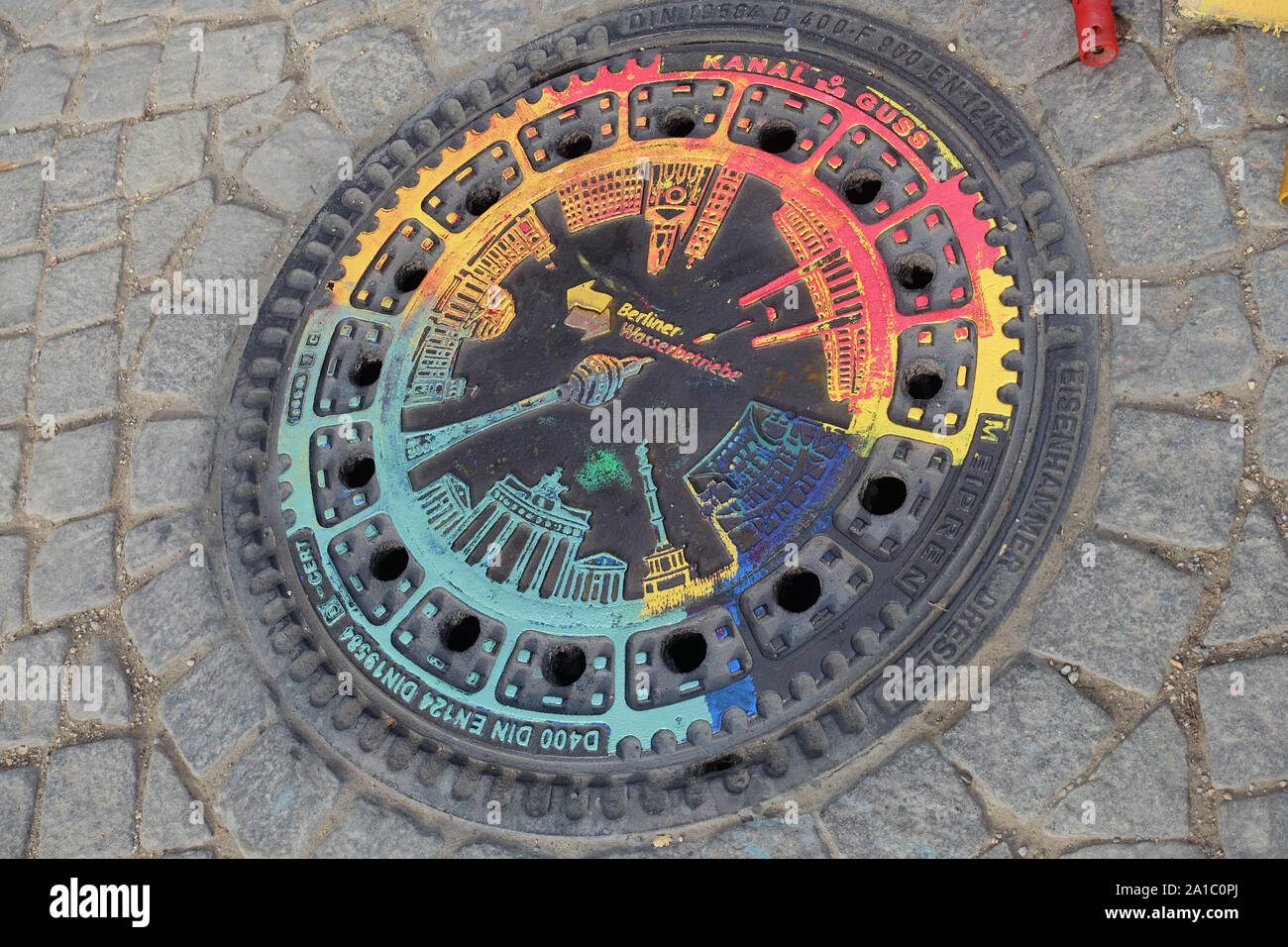 Kanaldeckel hi-res stock photography and images - Alamy