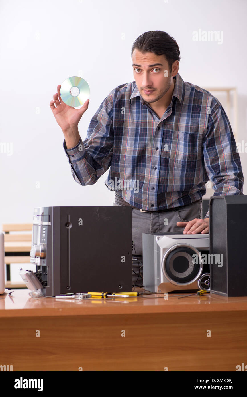 The young engineer repairing musical hi-fi system Stock Photo - Alamy