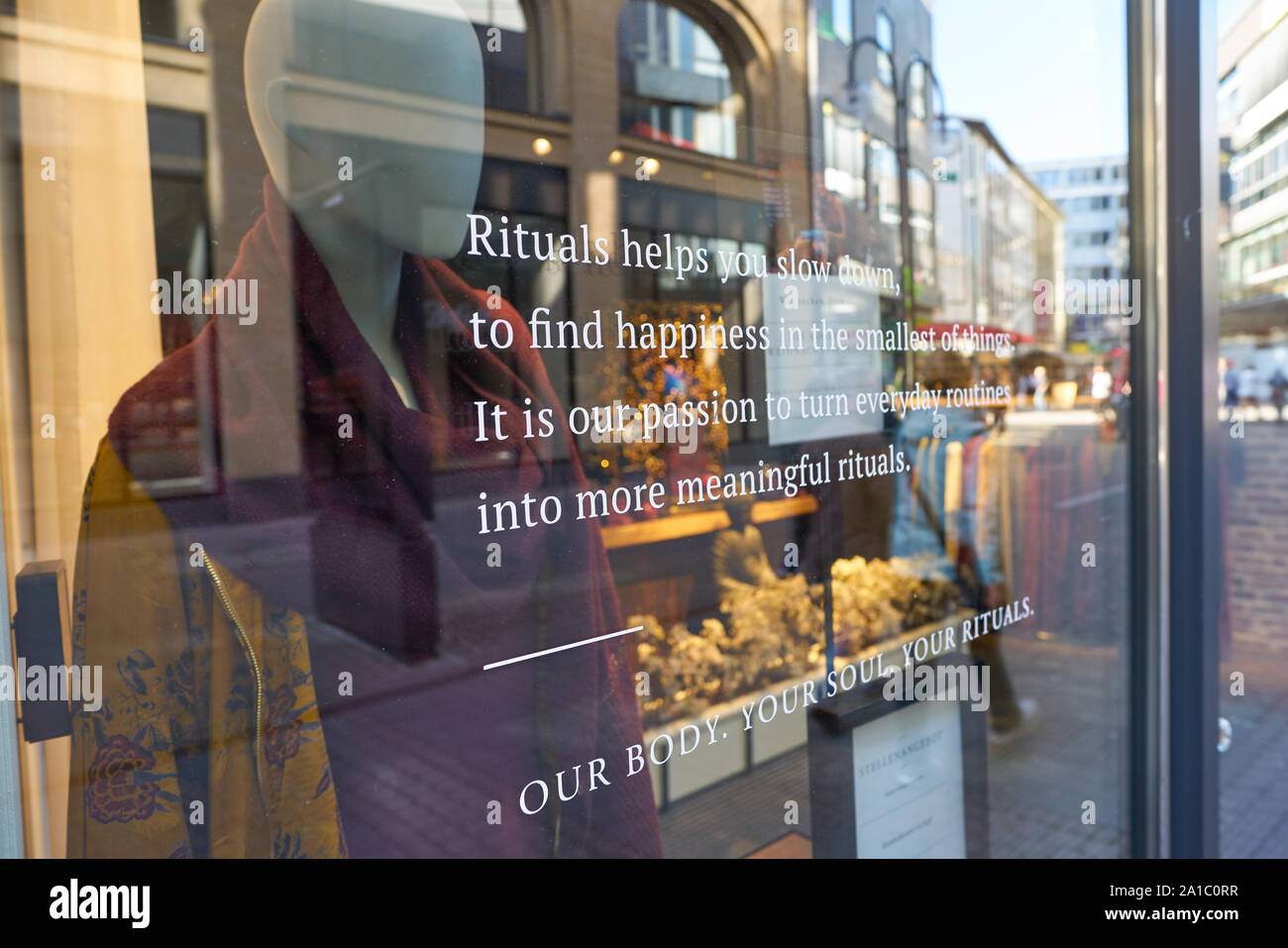 Cosmetics store window display hi-res stock photography and images - Alamy