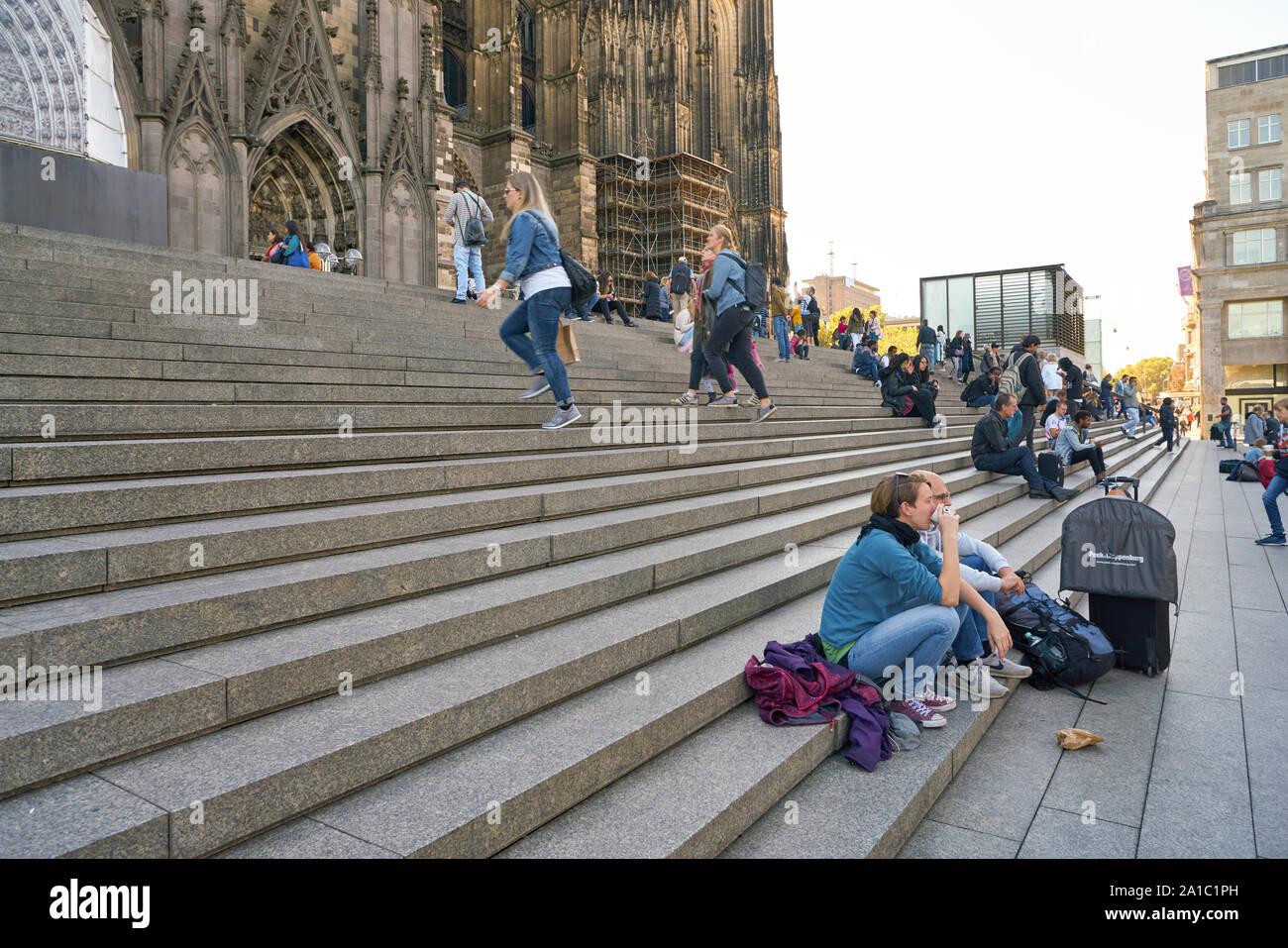 People sit on steps hi-res stock photography and images - Alamy