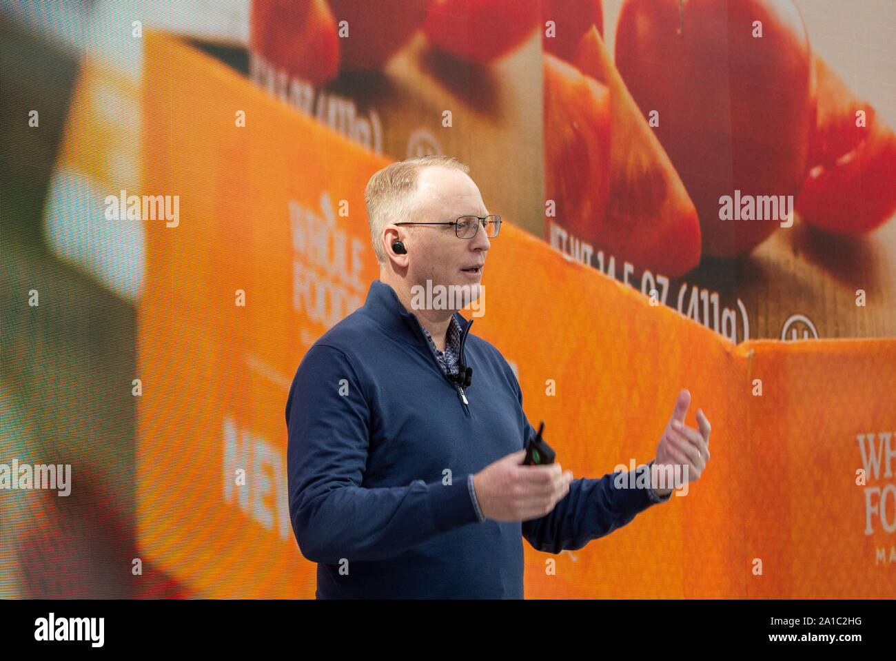 Amazons alexa hi-res stock photography and images - Alamy