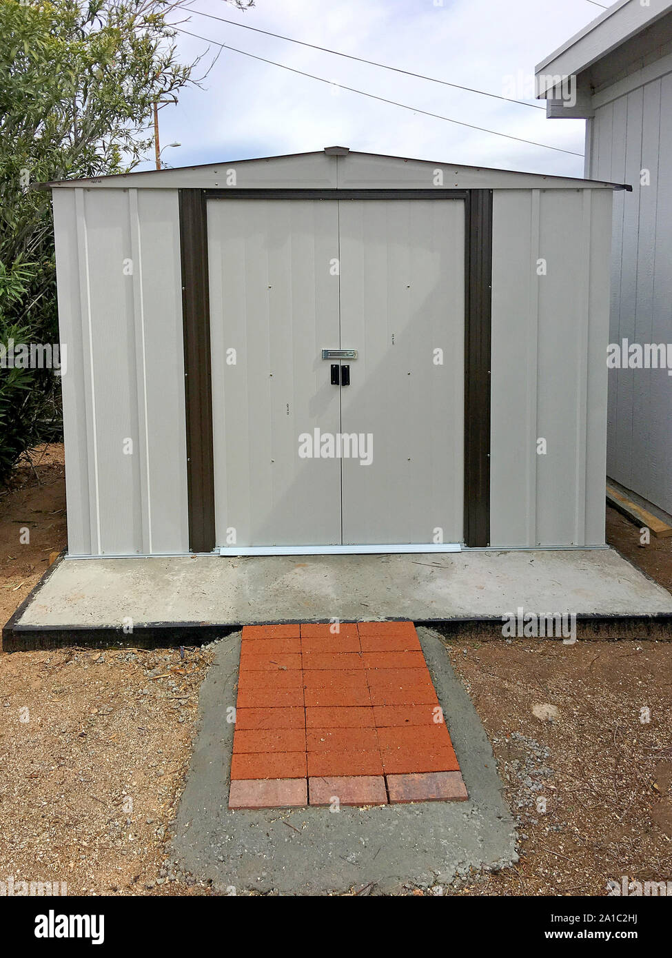 Brick garden shed hi-res stock photography and images - Alamy