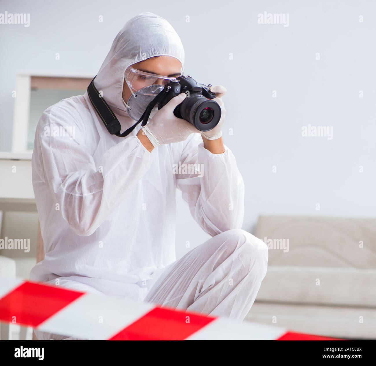 The forensic expert at crime scene doing investigation Stock Photo - Alamy