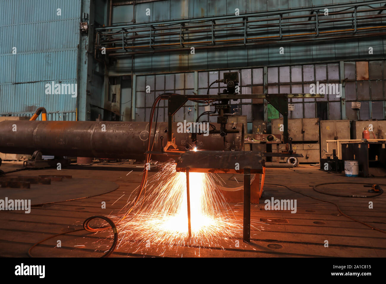 Old metal cutting machine hi-res stock photography and images - Alamy