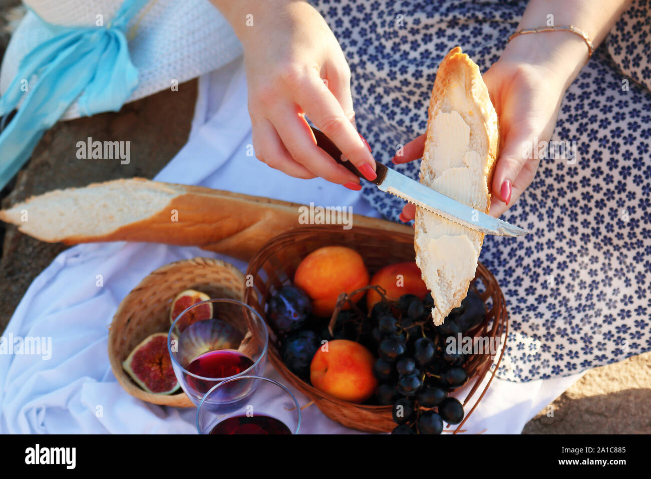 Female hands smear butter on a piece of loaf Stock Photo - Alamy