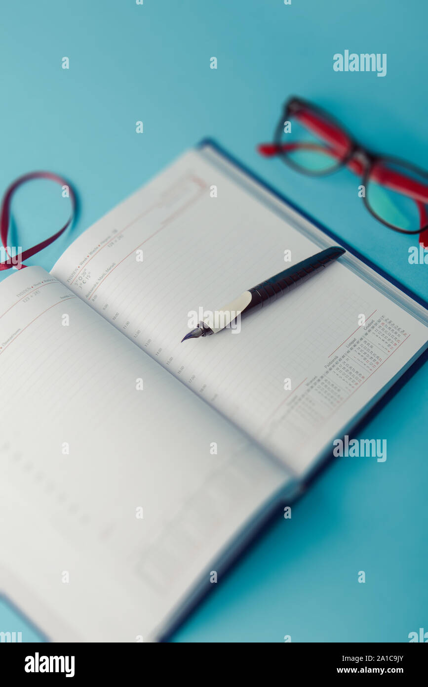 Open diary with pen hi-res stock photography and images - Alamy
