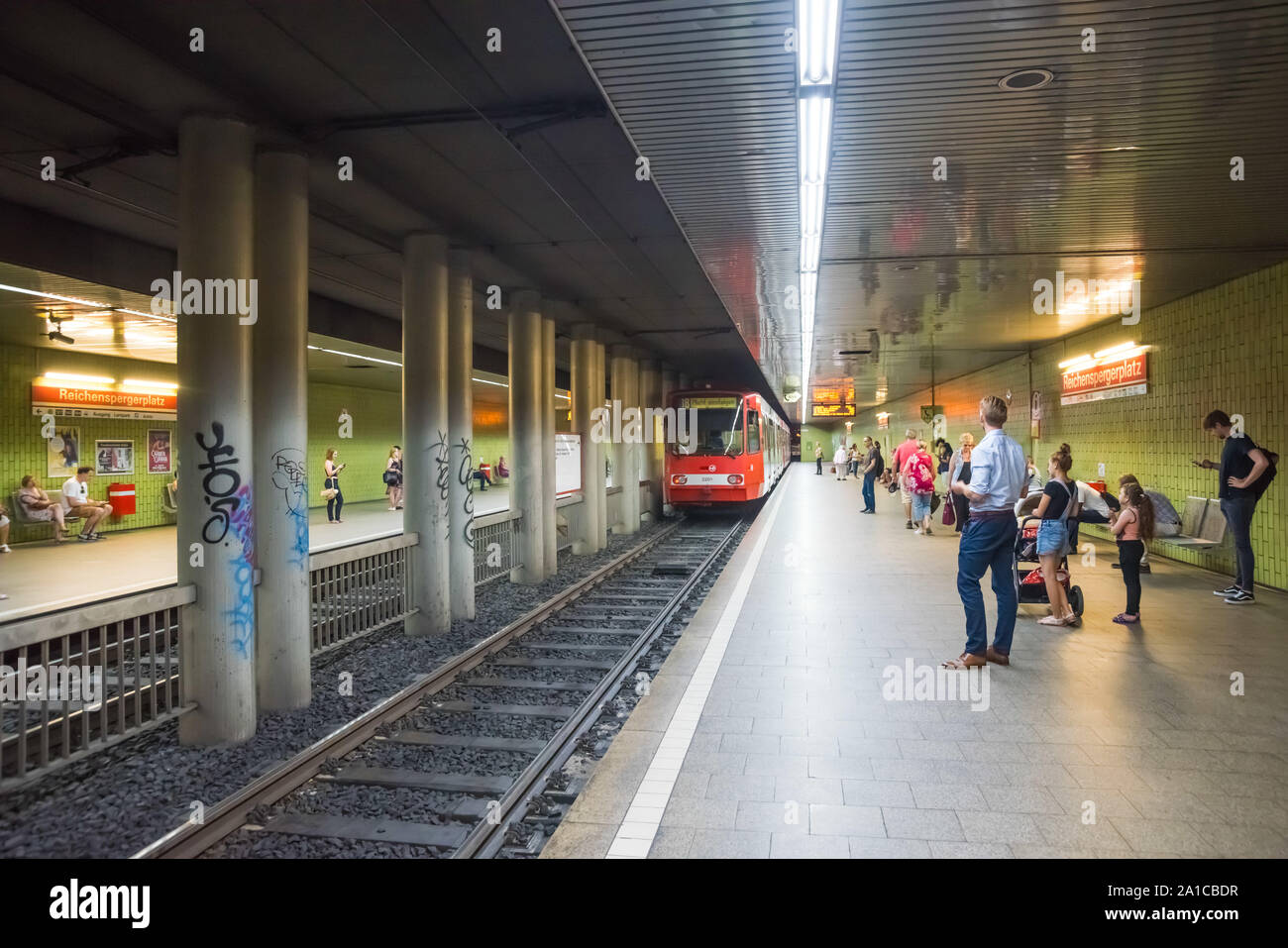 Mit stadtbahn hi-res stock photography and images - Alamy