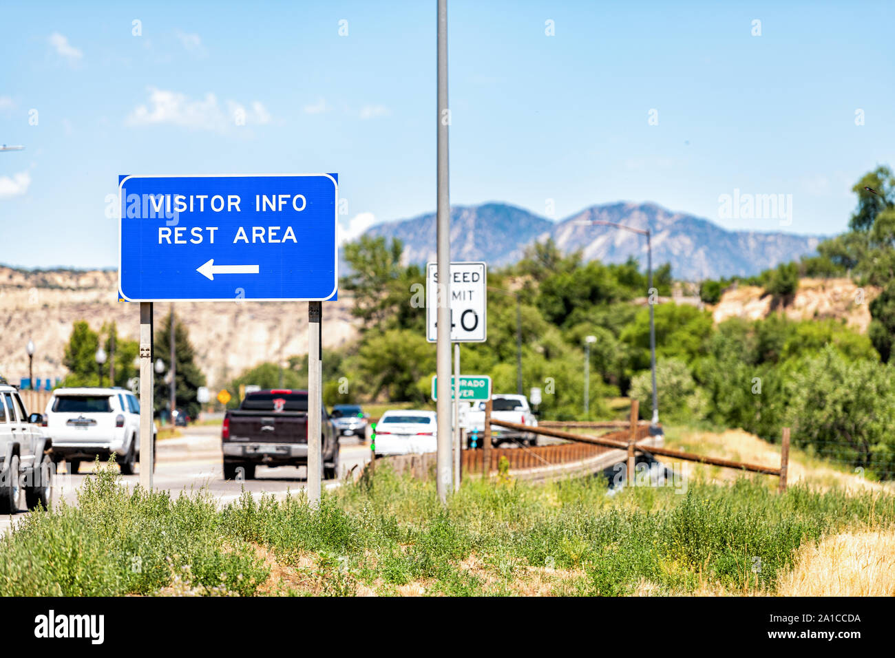 Blue rest area road sign hi-res stock photography and images - Alamy