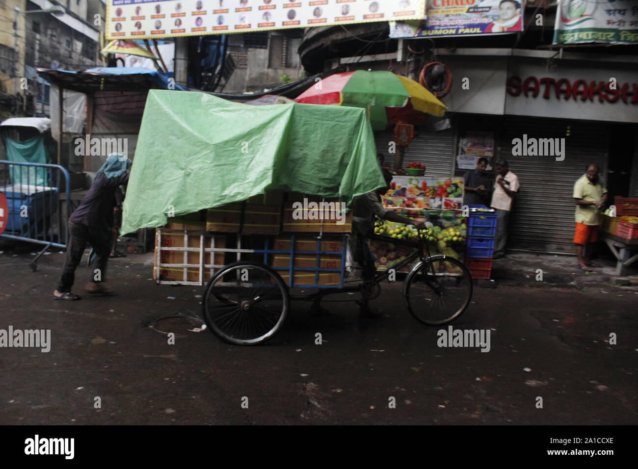 Kolkata, India. 25th Sep, 2019. A young cycle Van Rickshaw puller ...
