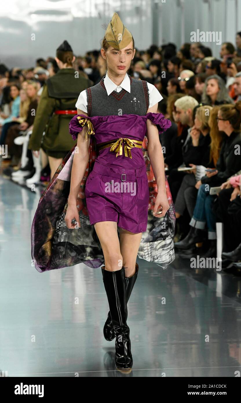 Paris, France. 25th Sep, 2019. MAISON MARGIELA SS20 Runway during Paris ...