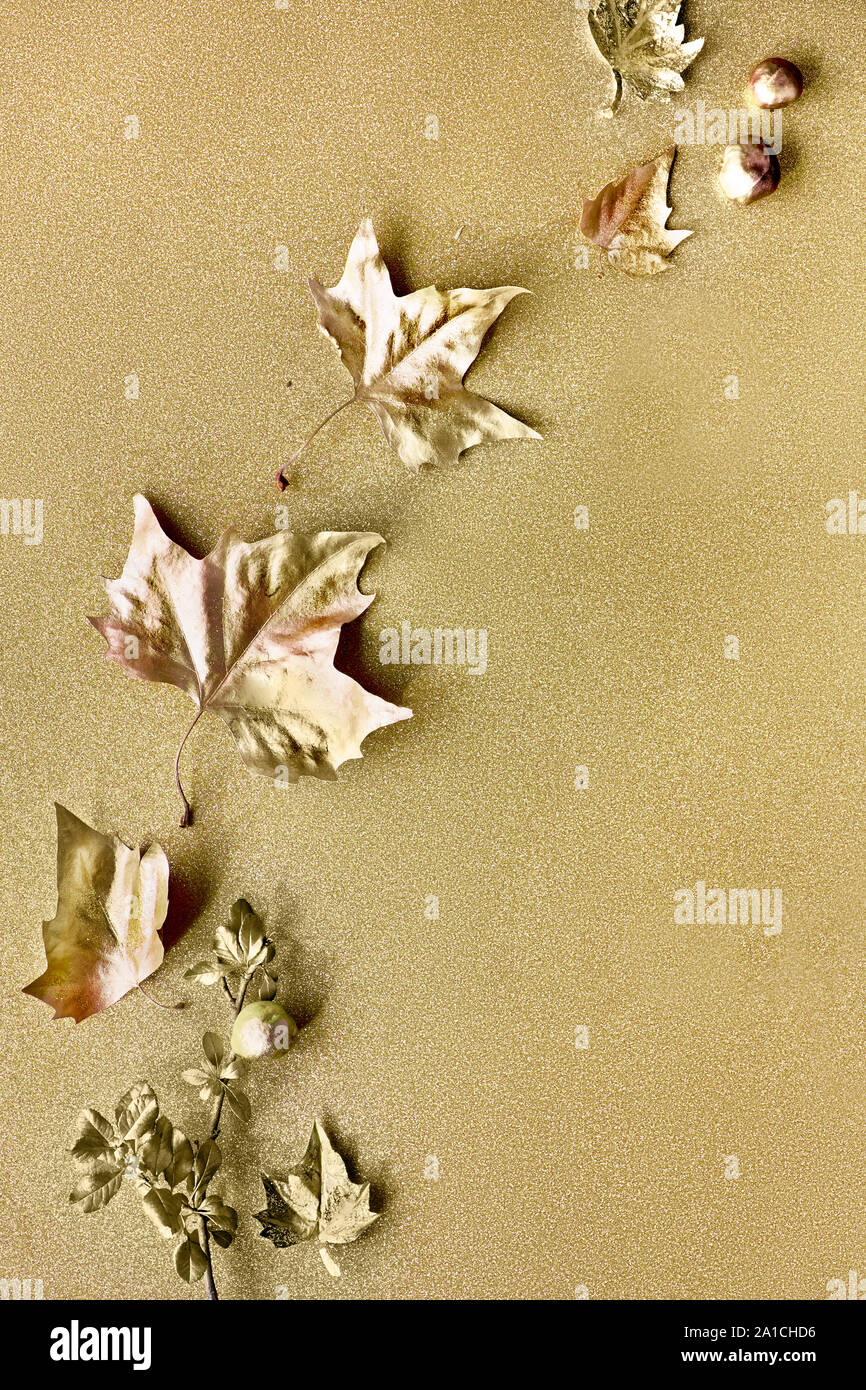 Diagonal line of leaves hi-res stock photography and images - Alamy