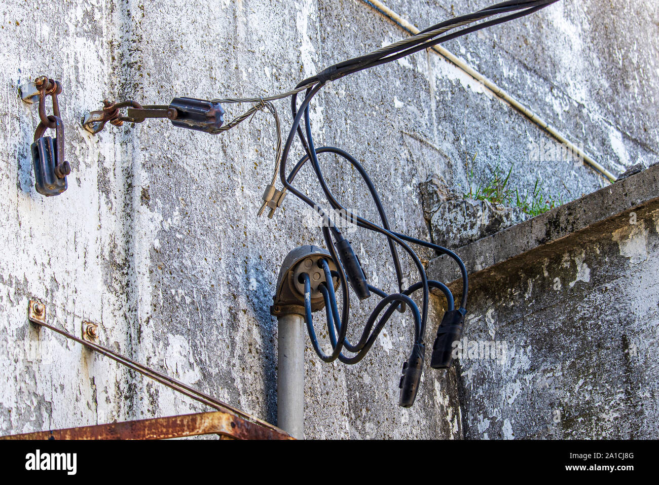 Old broken wire connections Stock Photo - Alamy