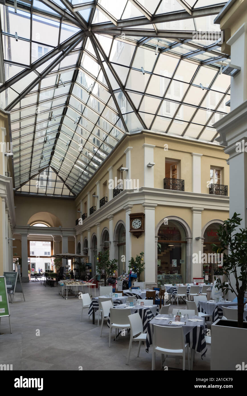 Triest shopping hi-res stock photography and images - Alamy