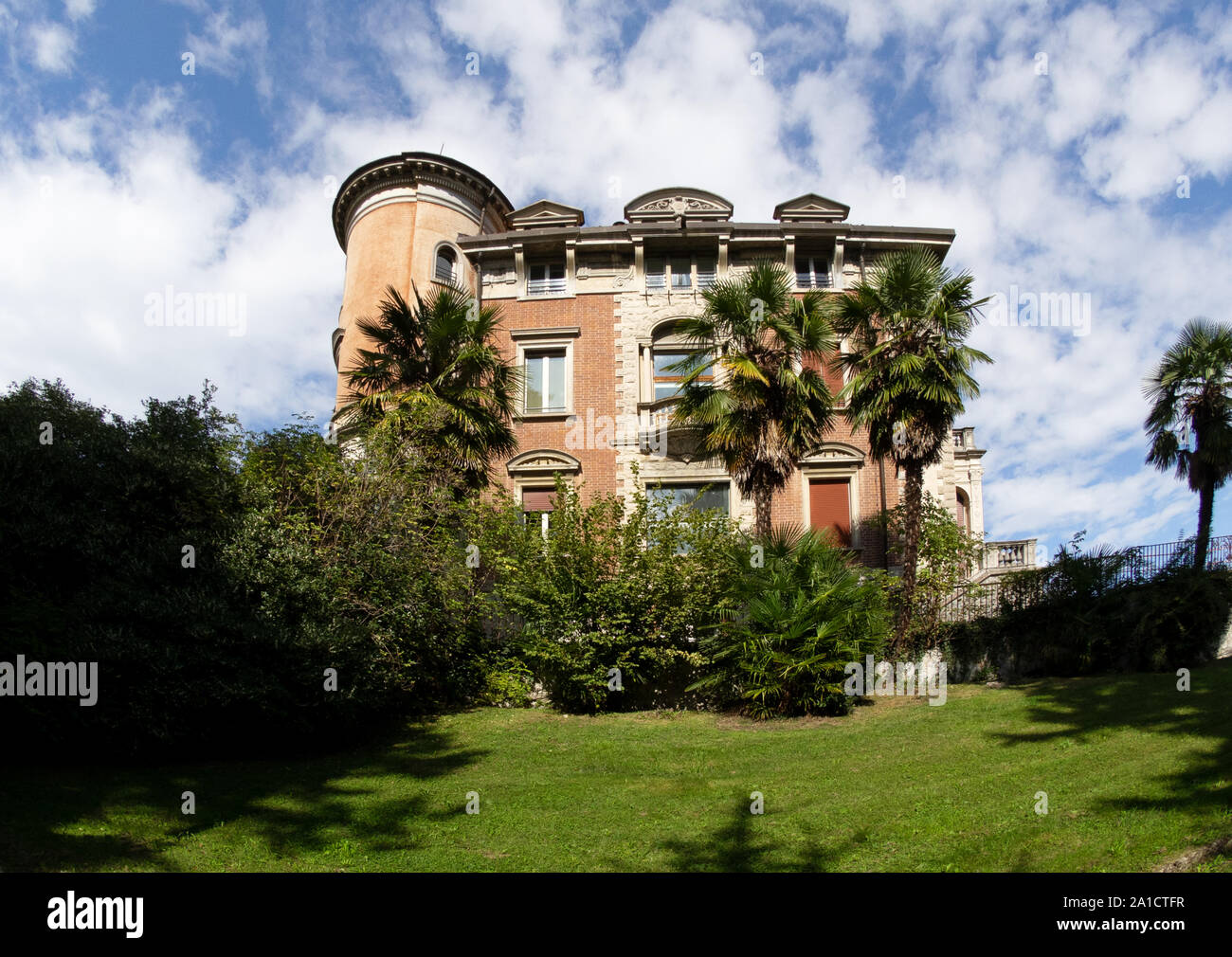 Romantic building hi-res stock photography and images - Alamy