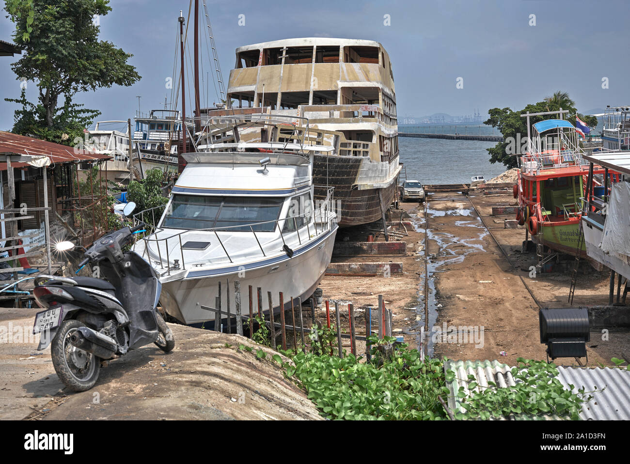 Repairing vessels hi-res stock photography and images - Alamy Repairing vessels hi-res stock photography and images - Alamy