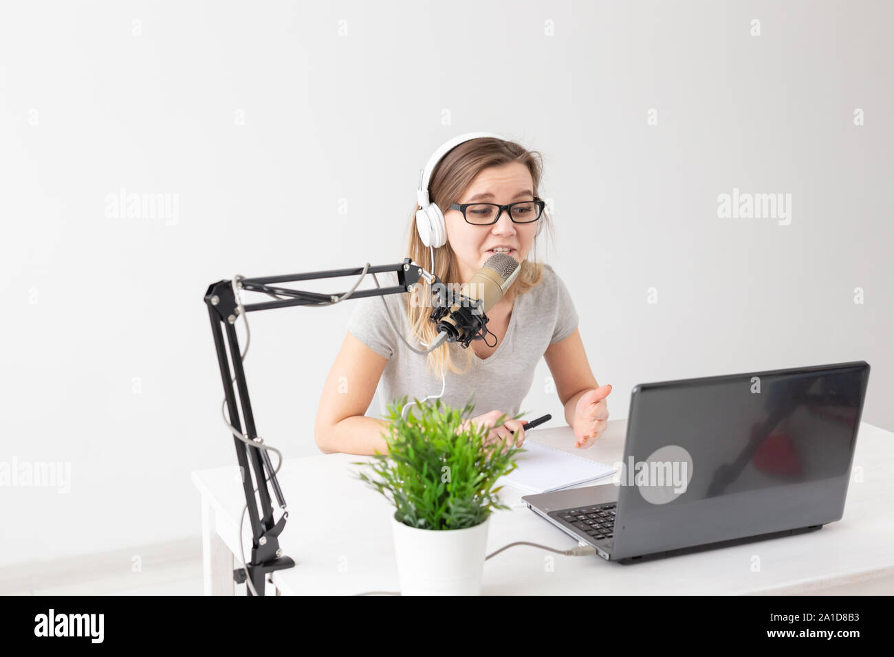 Pretty radio host speaking hi-res stock photography and images - Alamy
