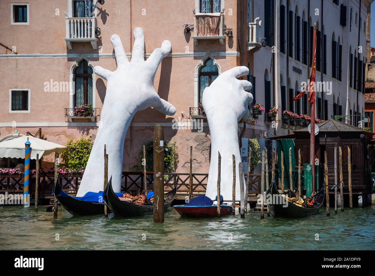 Lorenzo Quinn Sculpture 'Support' Highlights the Threat of Climate ...