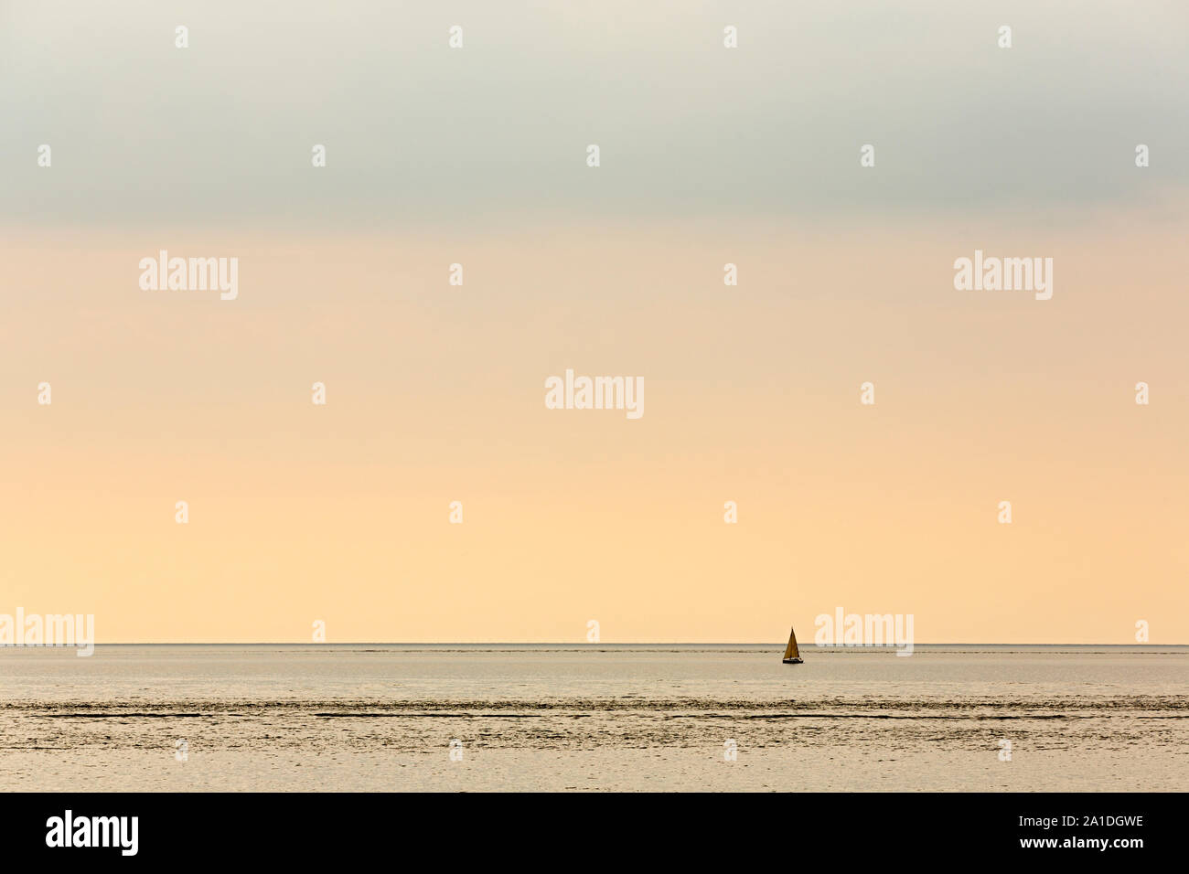 Norderney, Weststrand, Meer, Himmel, Horizont, Segelboot Stock Photo ...