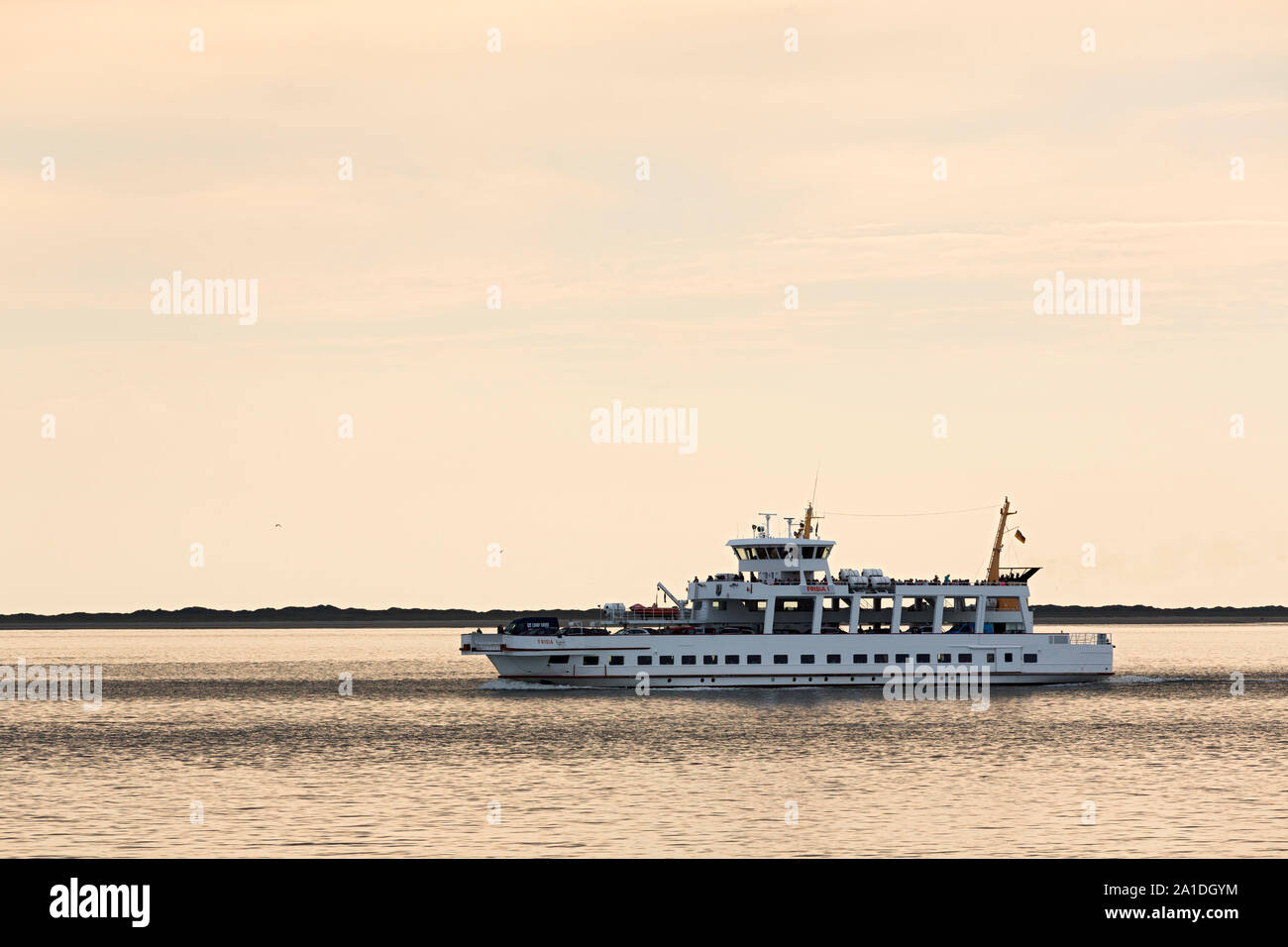 Norderney, Weststrand, Meer, Himmel, Fähre, Juist Stock Photo - Alamy