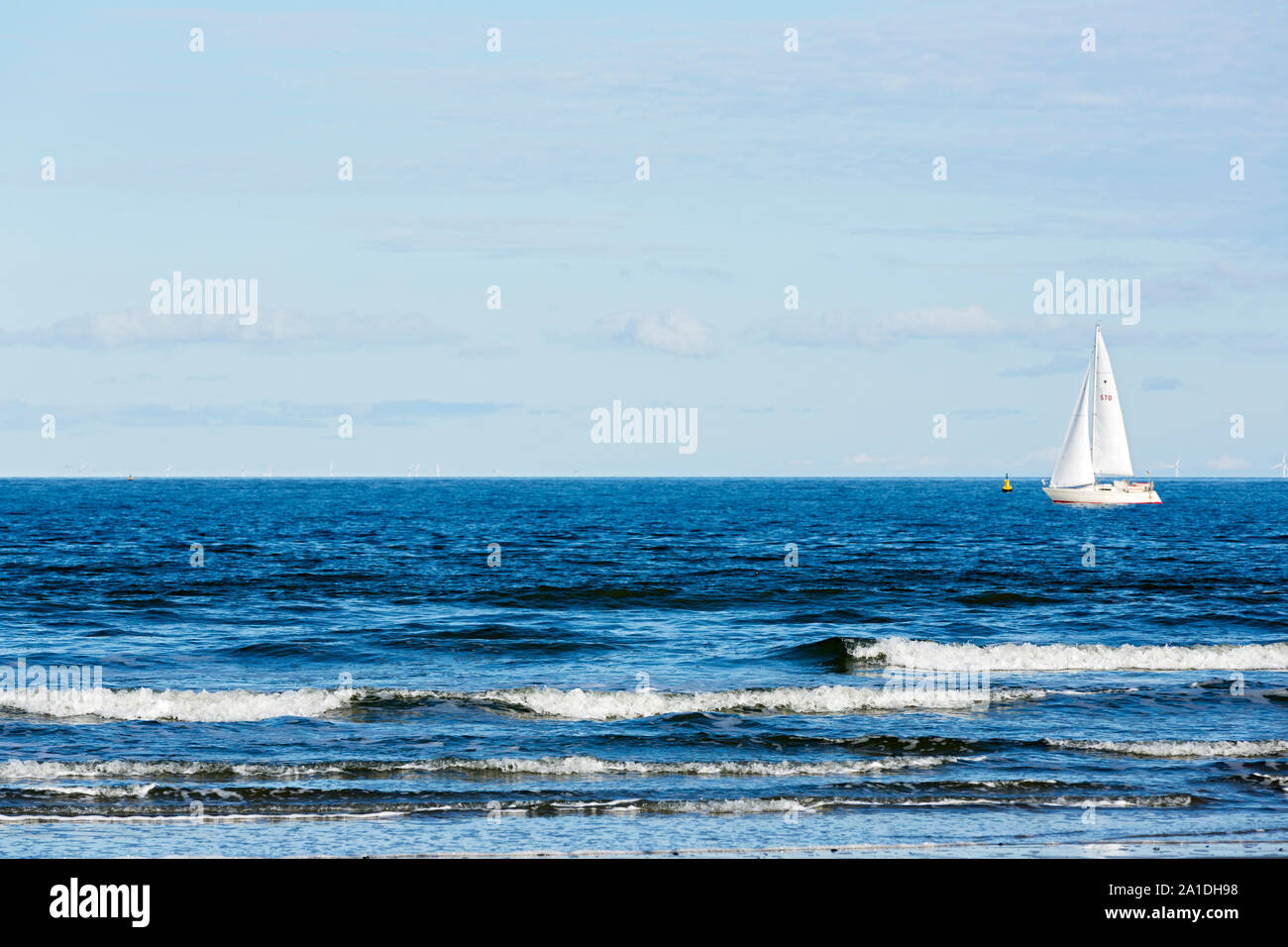 Norderney, Nordstrand, Strand, Meer, Himmel, bewölkt, Segelboot Stock ...