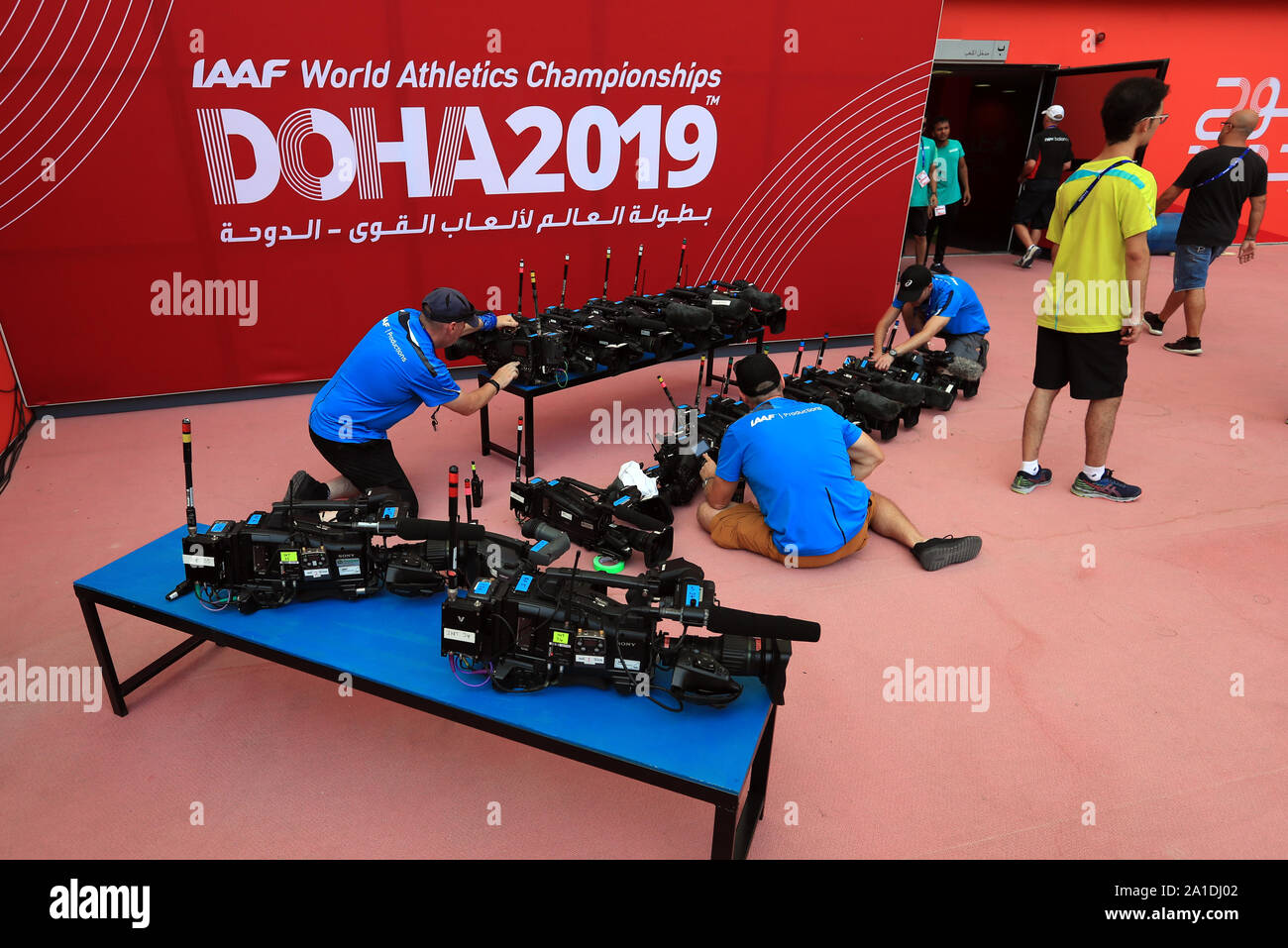 Camera tv crew hi-res stock photography and images - Alamy