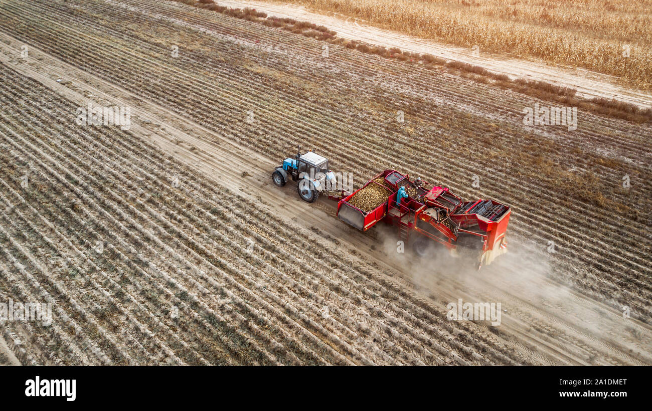 Aerial view farmers machine hi-res stock photography and images - Alamy
