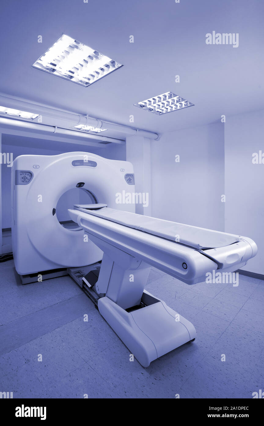 Magnetic resonance imaging machine hi-res stock photography and images ...