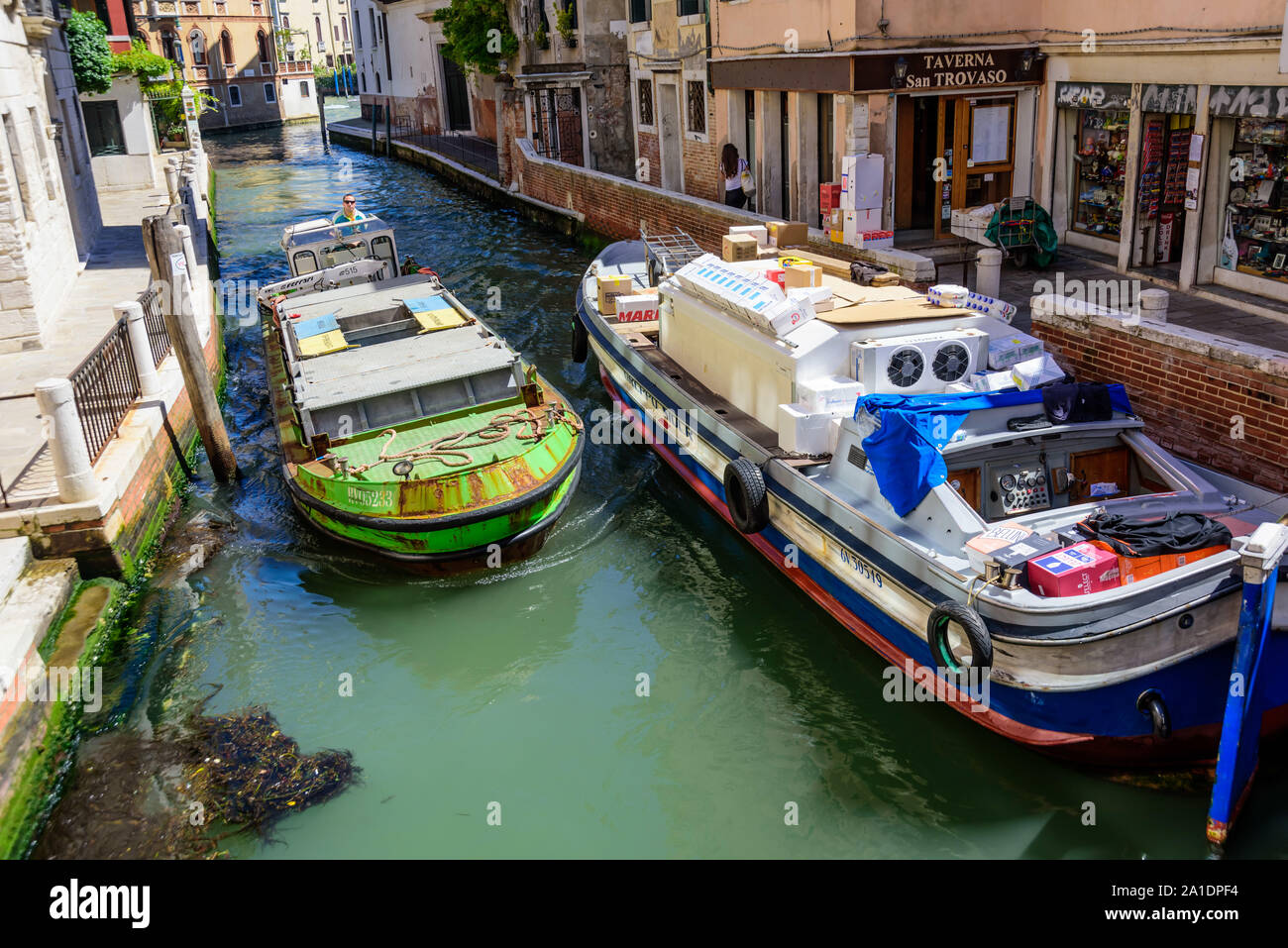 Frachtschiff transport transport hi-res stock photography and images ...