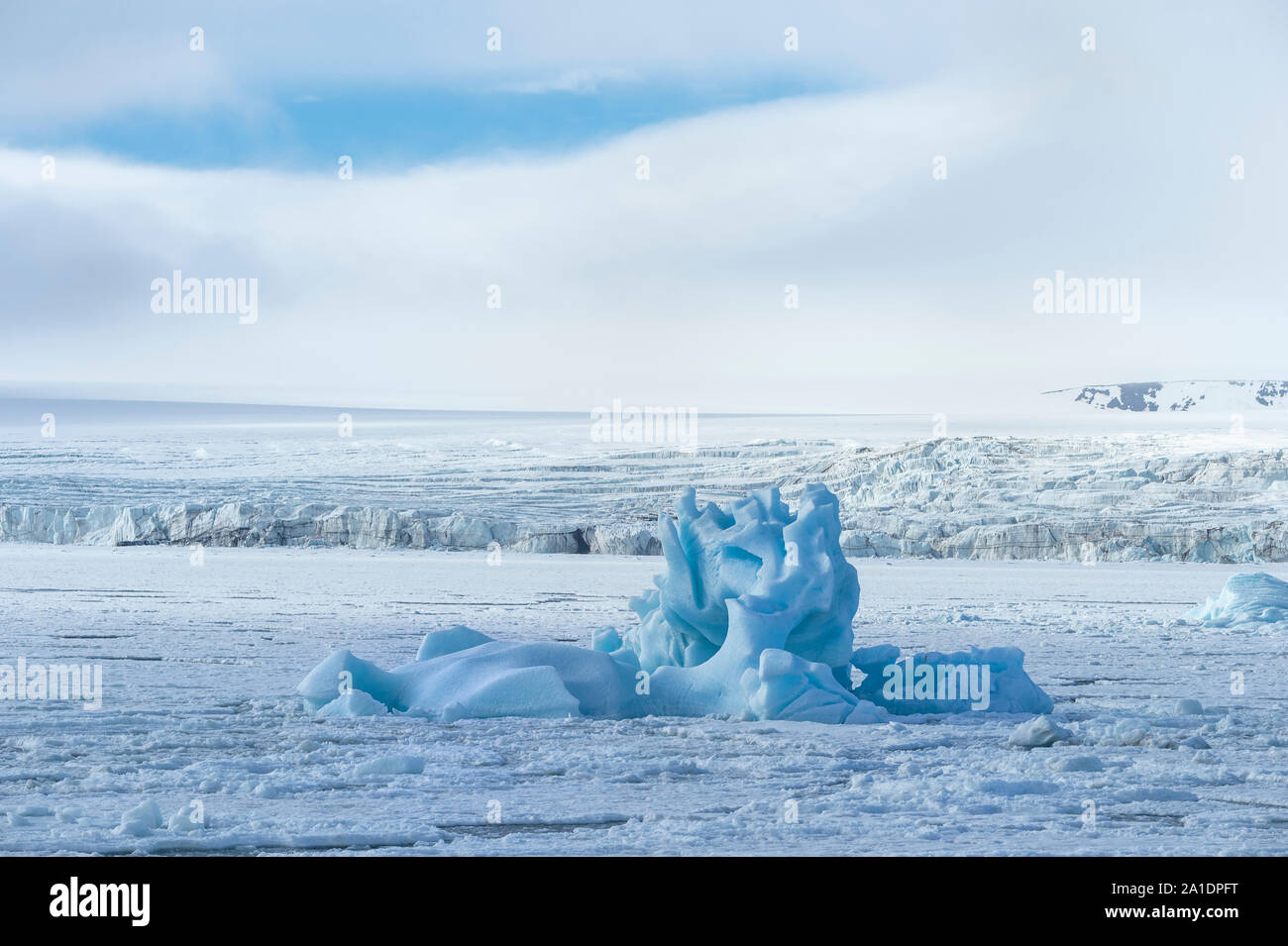 Flow ice small icebergs hi-res stock photography and images - Alamy
